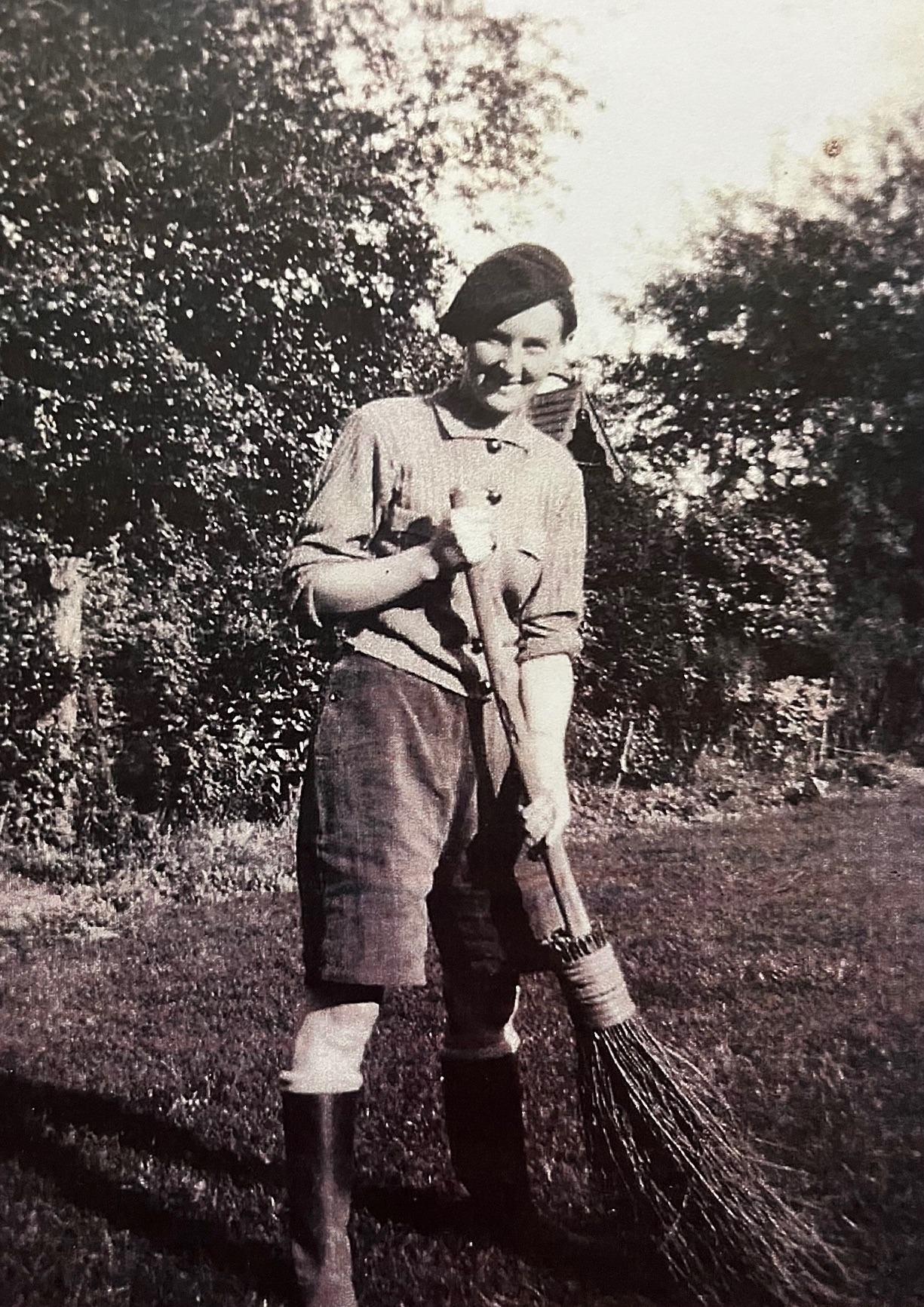 Photo of Evelyn Dunbar, c. 1935 - Modern British Art Gallery